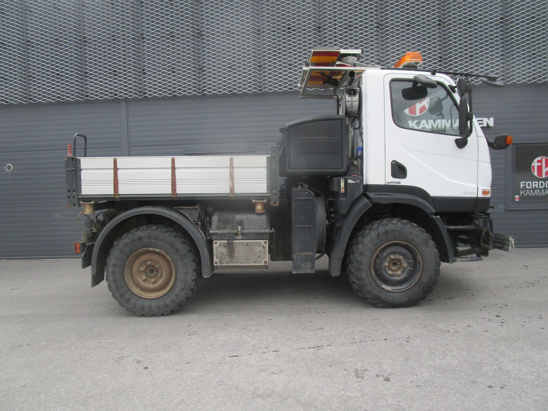 Mercedes Unimog U20 -09